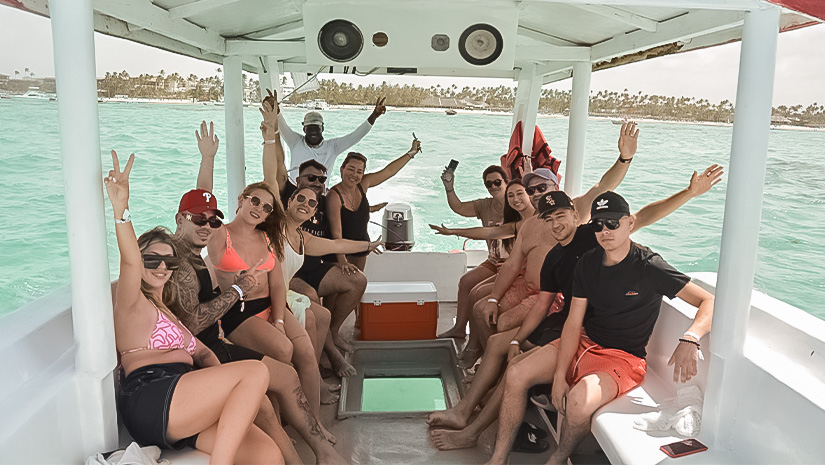 Paseo en Barco con Fondo de Cristal por Punta Cana (2025)